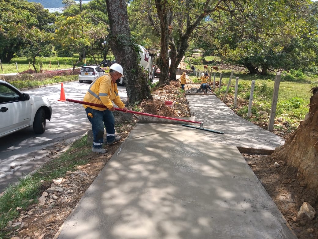 Más andenes para caminar en Ibagué - Don Tamalio