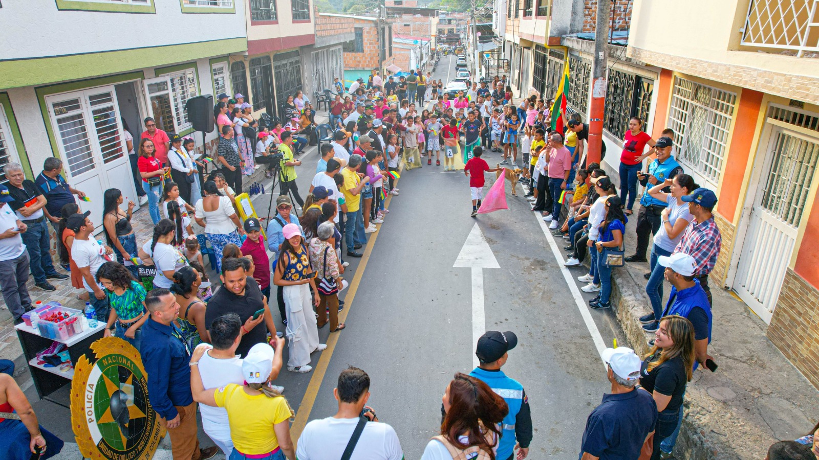 Alcaldesa entrega a la comuna 11 más de 3.000 metros cuadrados de ...